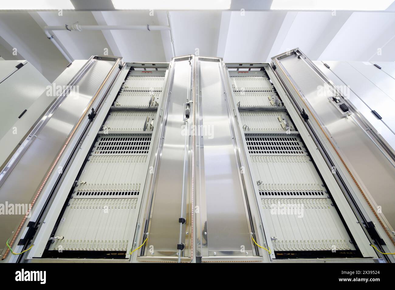 Telecommunications network control room hi-res stock photography and ...