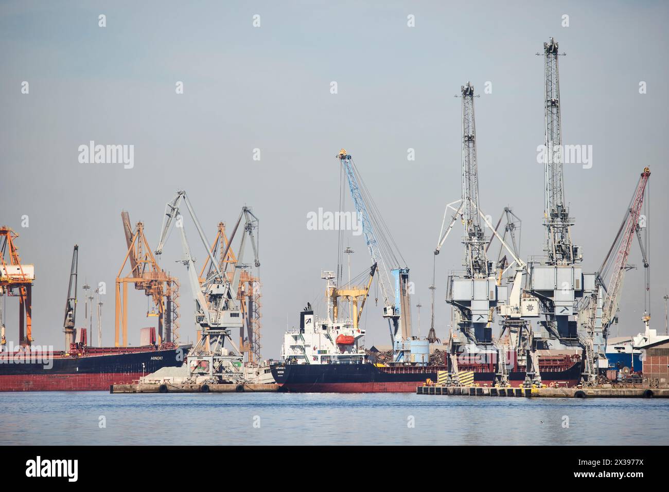 Greek cargo docks hi-res stock photography and images - Alamy
