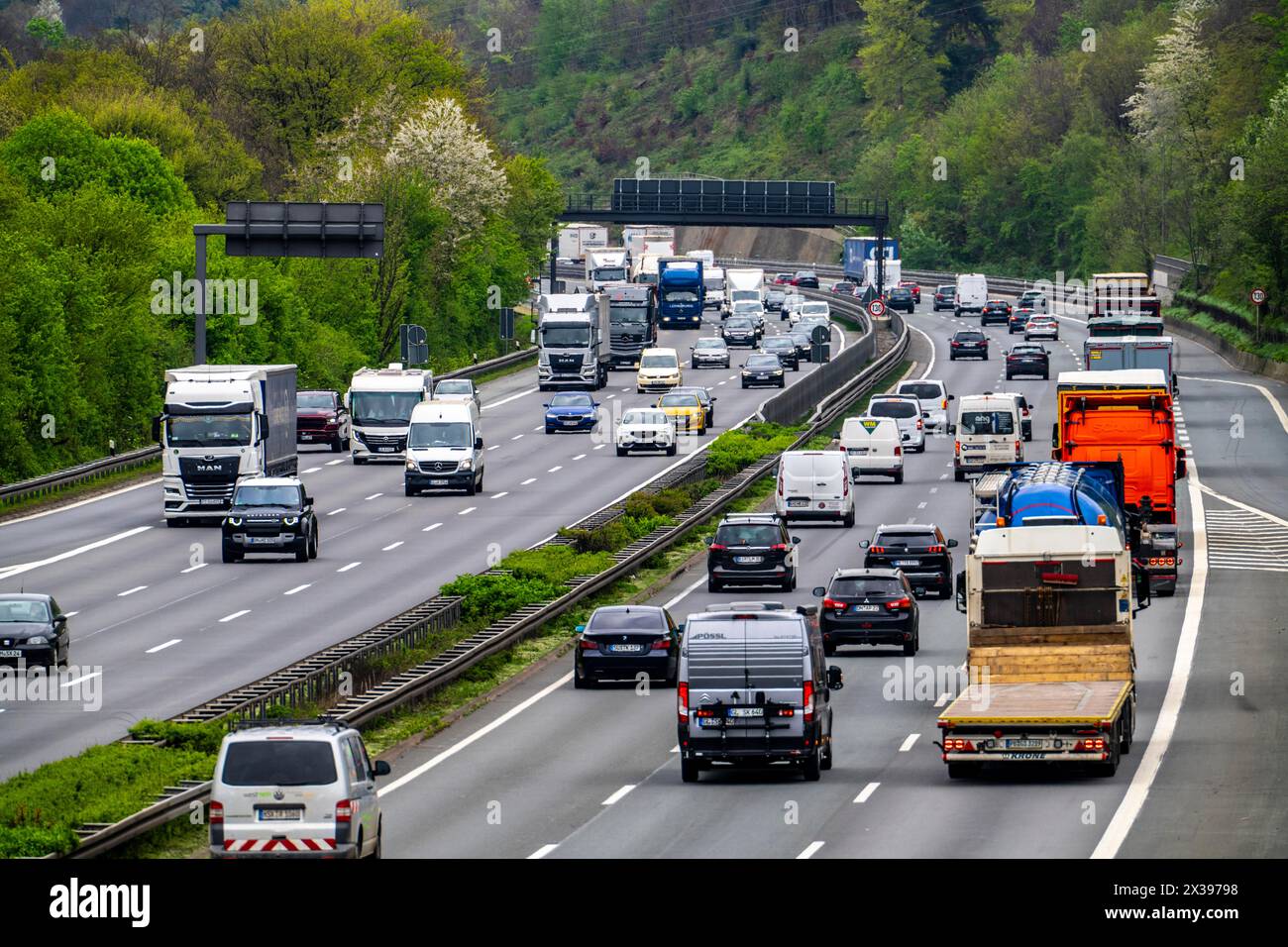 Autobahn A1 near Wetter, at the Volmarstein junction, view to the ...