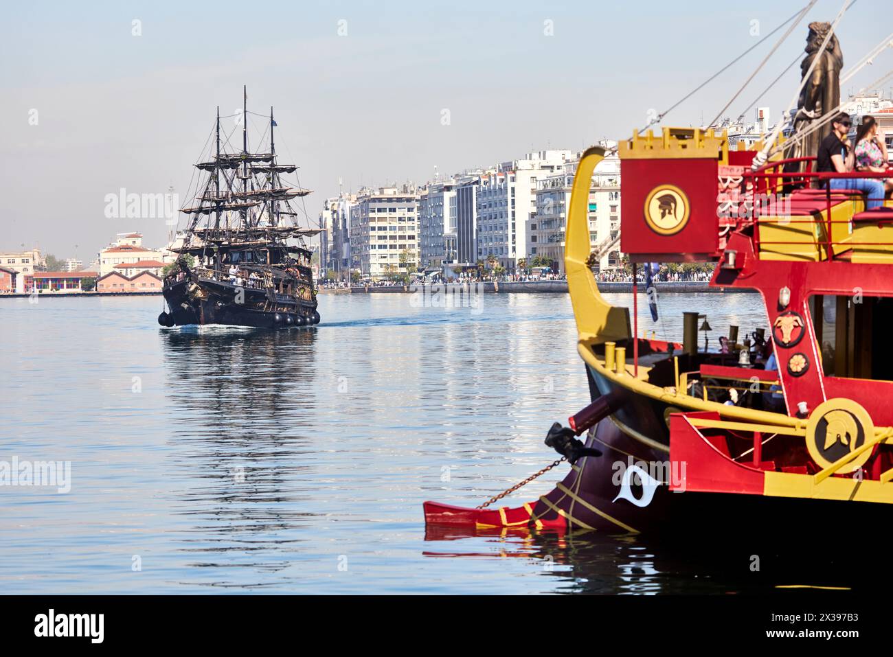 Tourist pirate ship hi-res stock photography and images - Alamy