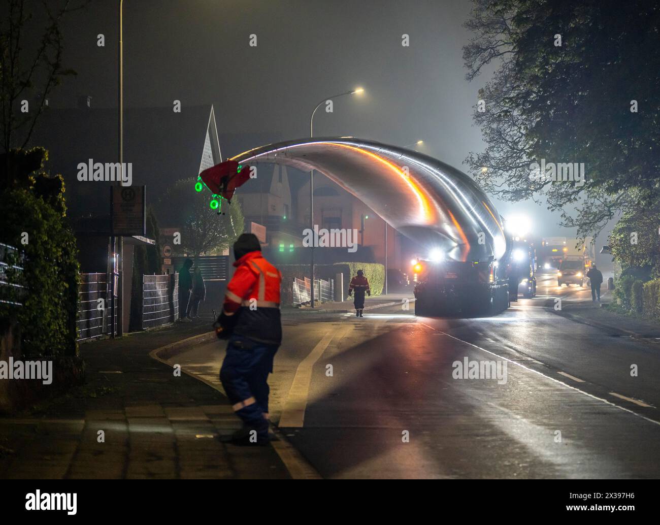 Transport of a 68 meter long, 22 T heavy blade, of a wind turbine, here ...