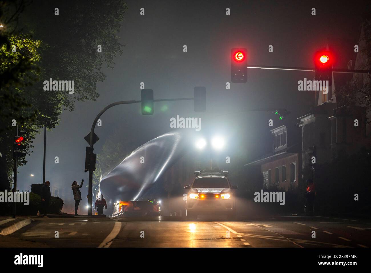 Transport of a 68 meter long, 22 T heavy blade, of a wind turbine, here ...