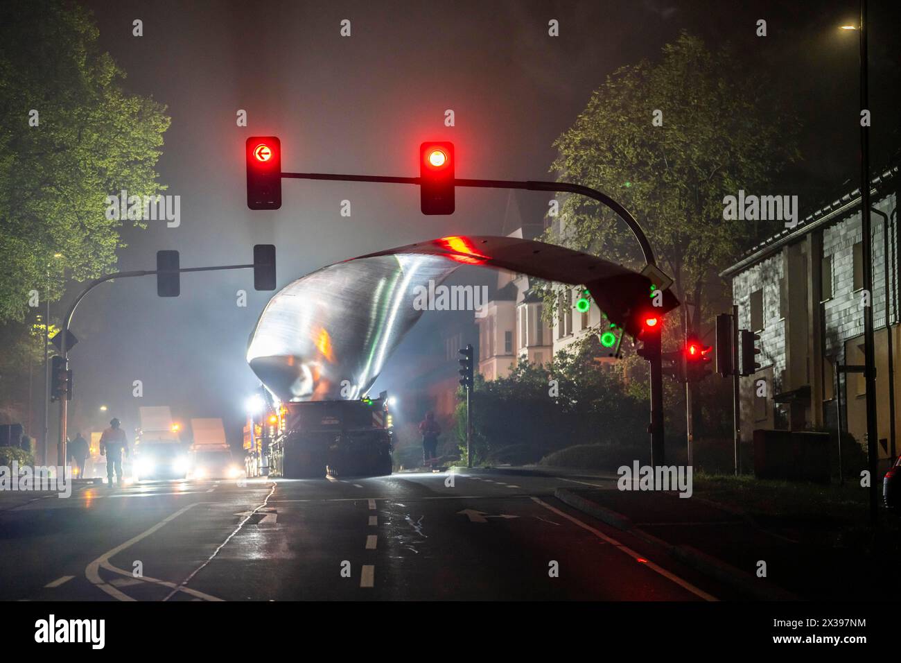Transport of a 68 meter long, 22 T heavy blade, of a wind turbine, here ...
