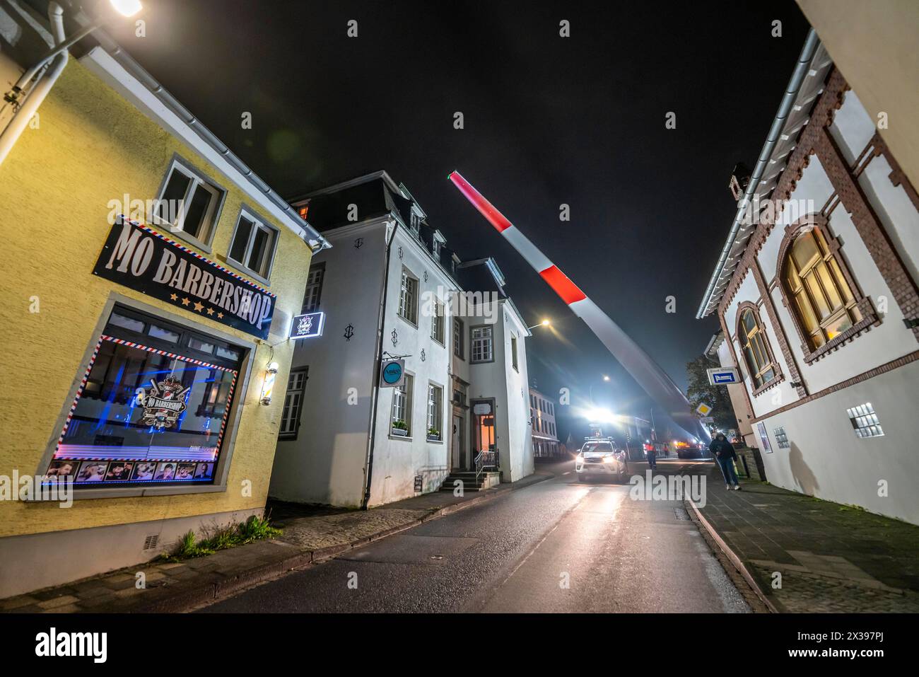 Transport of a 68 meter long, 22 T heavy blade, of a wind turbine, here ...