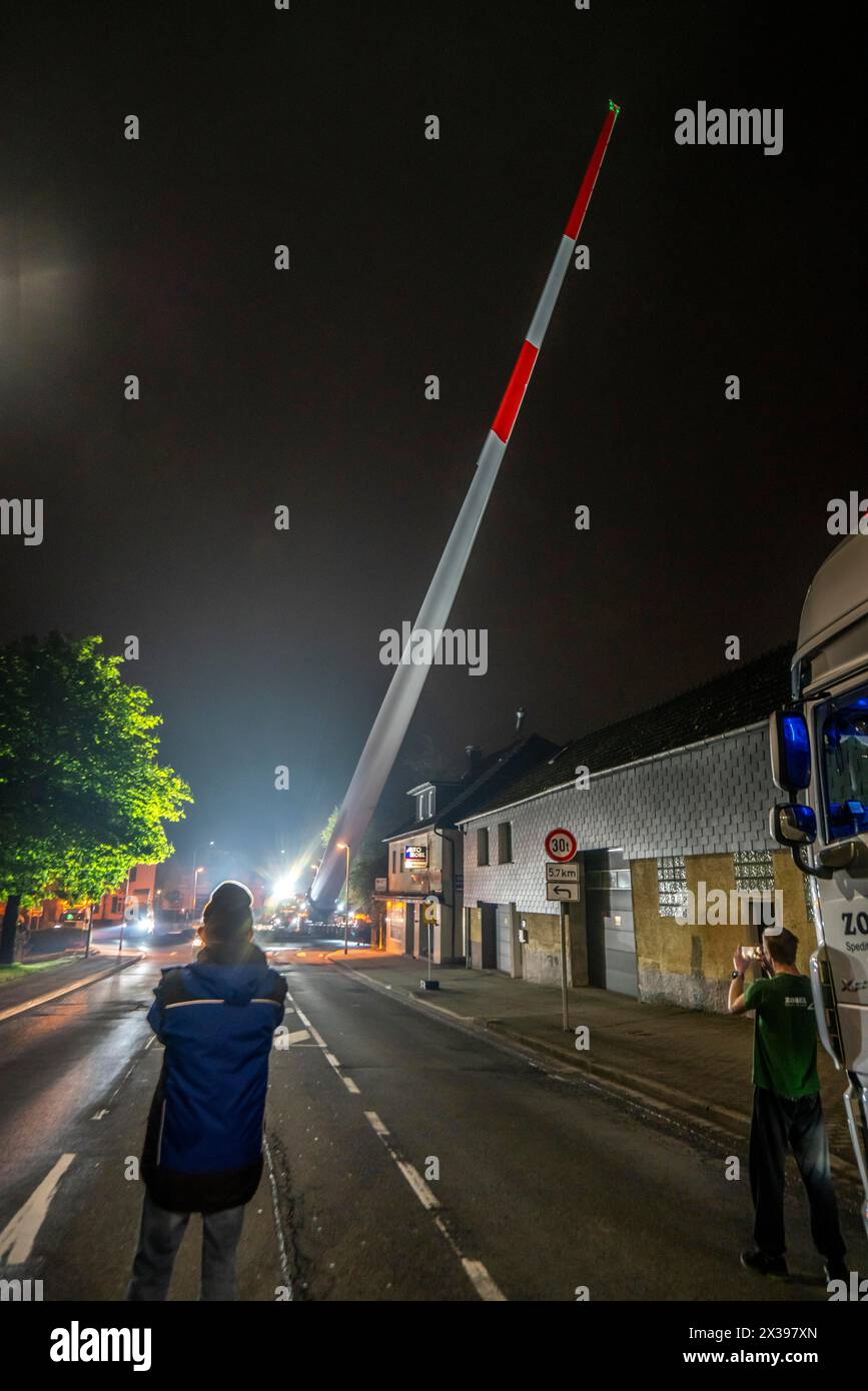 Transport of a 68 meter long, 22 T heavy blade, of a wind turbine, here ...