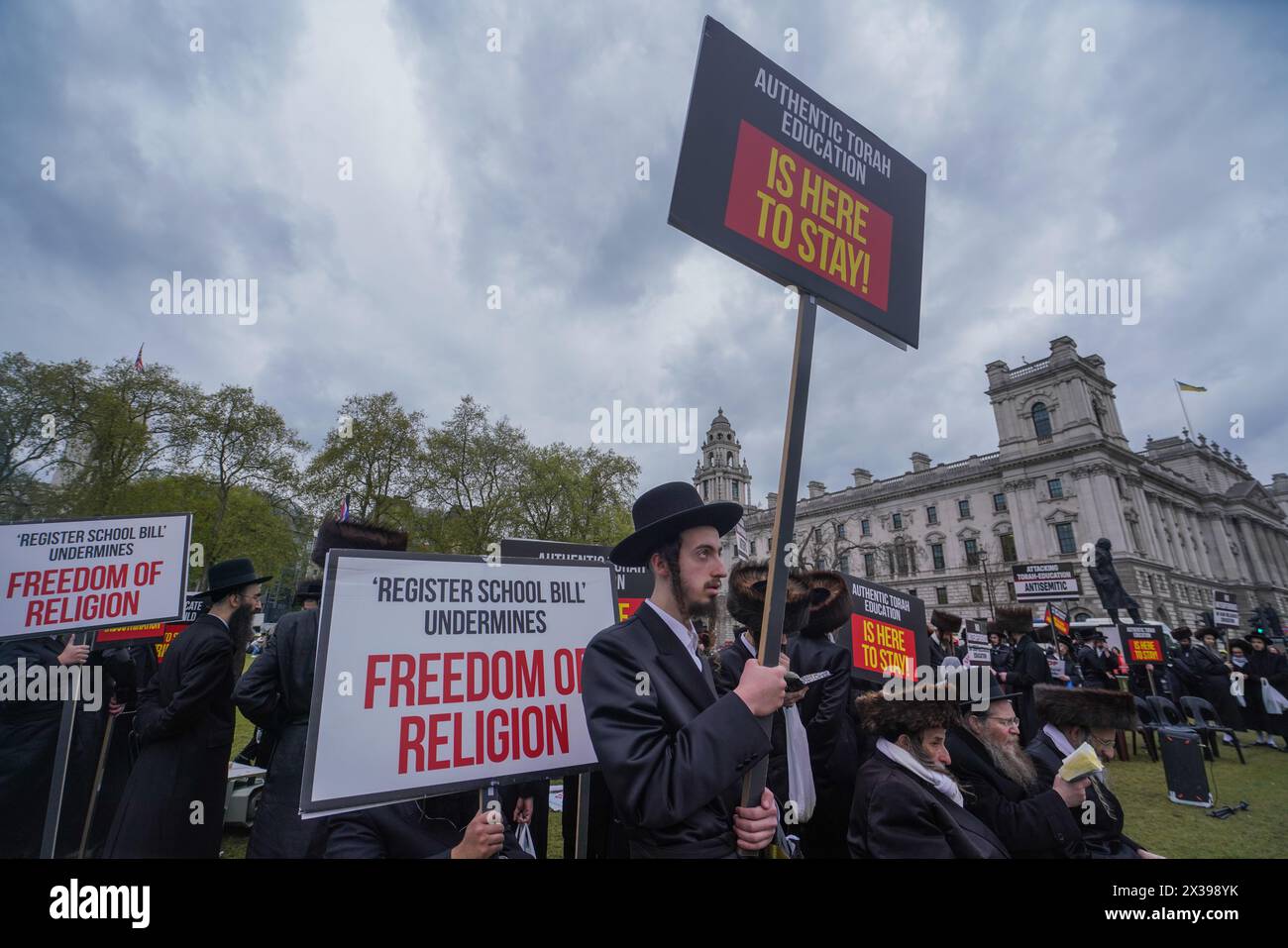 Orthodox jewish uk school hi-res stock photography and images - Alamy