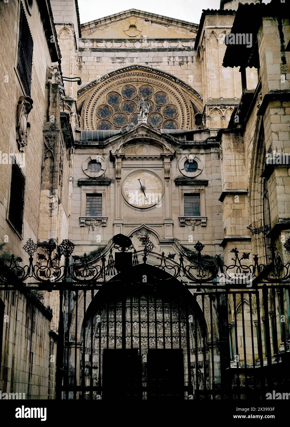 FACHADA DE LA PUERTA DEL RELOJ DE LA CATEDRAL DE TOLEDO. Location ...