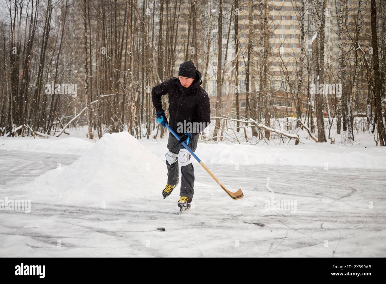 Alone hockey player at outdoor skating rink Stock Photo - Alamy