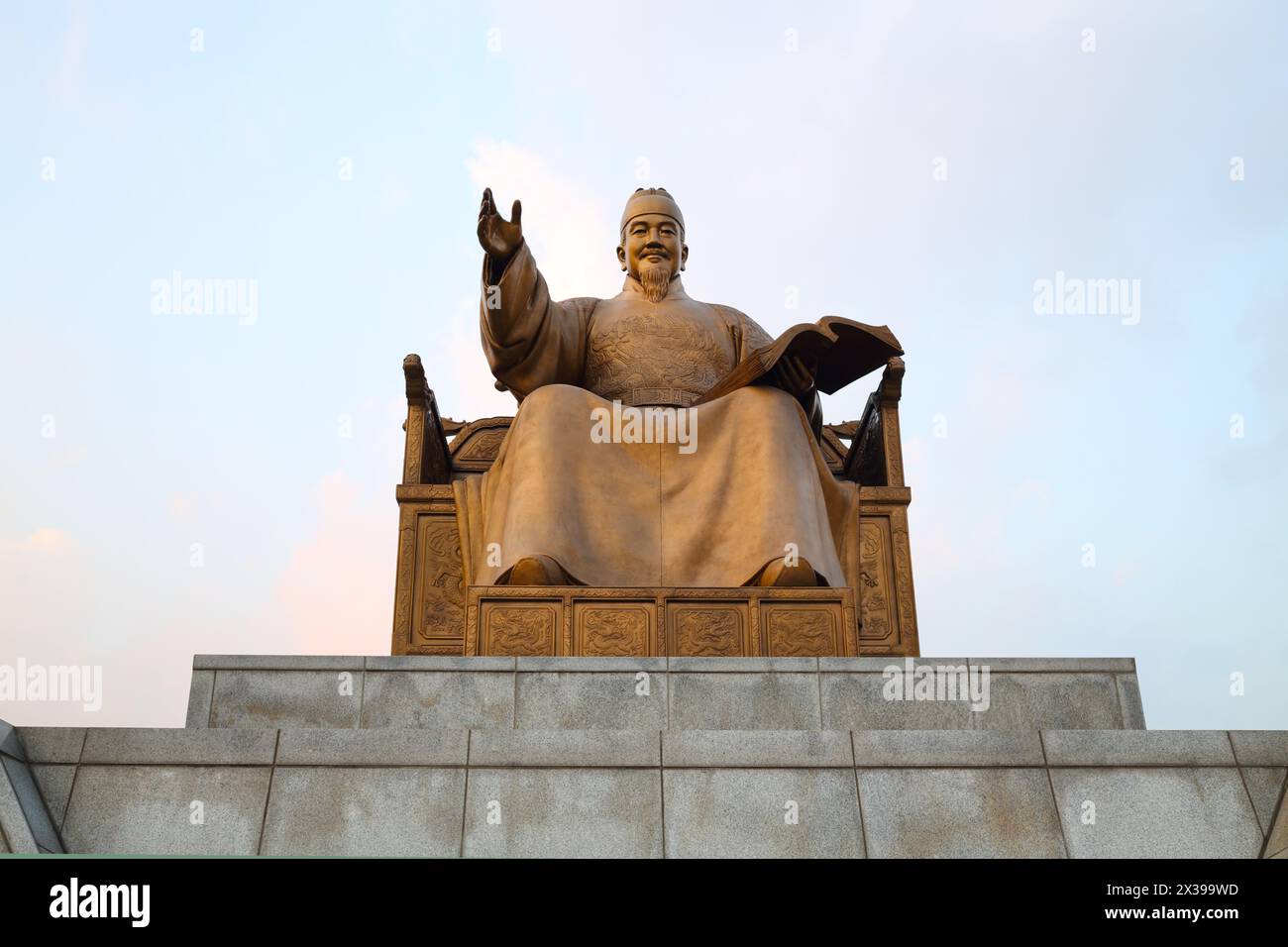 Statue Korean King Sejong the great with sky in Seoul, South Korea ...