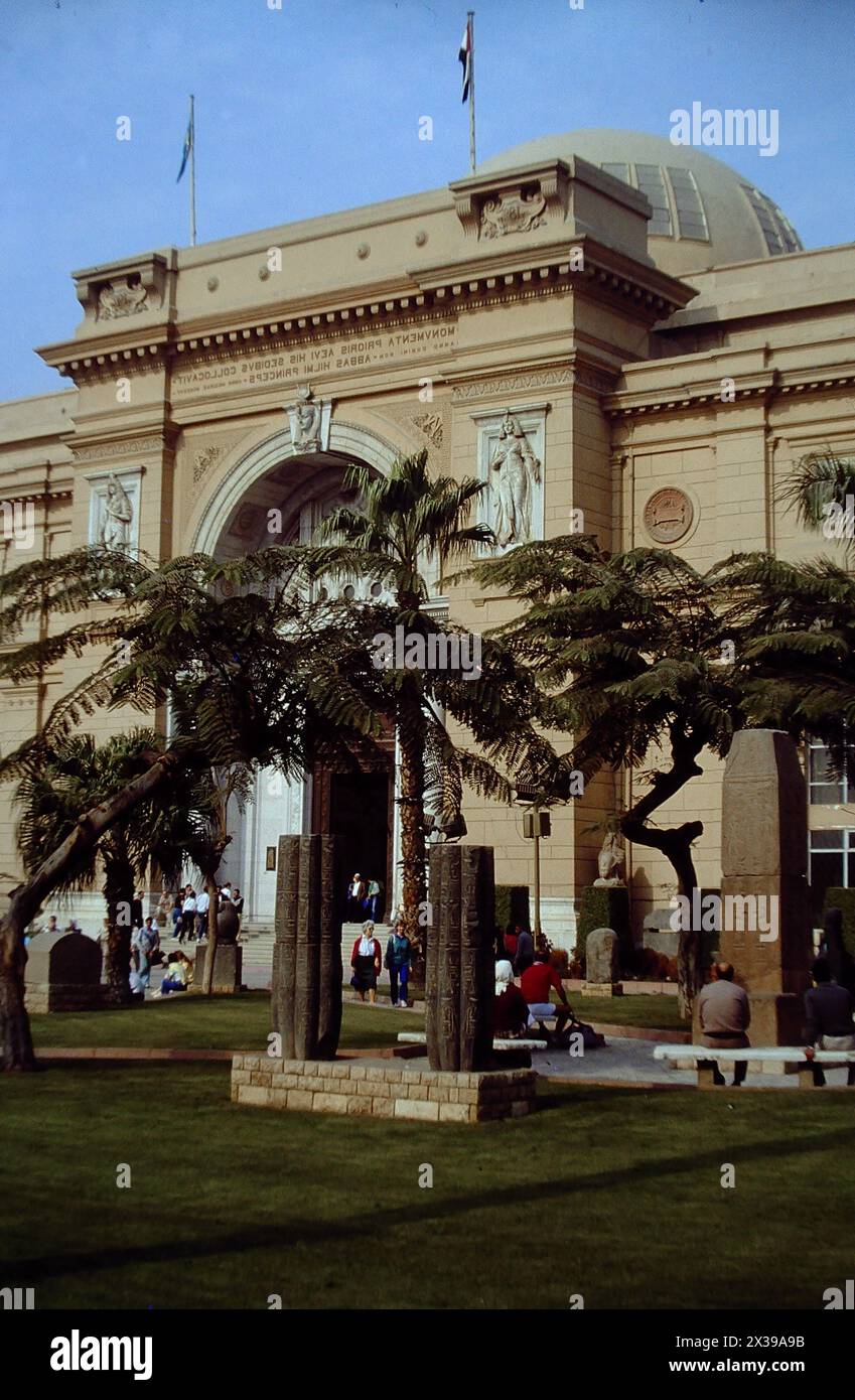 Blick auf das Aegyptische Museum mit Haupteingang Aegypten ...