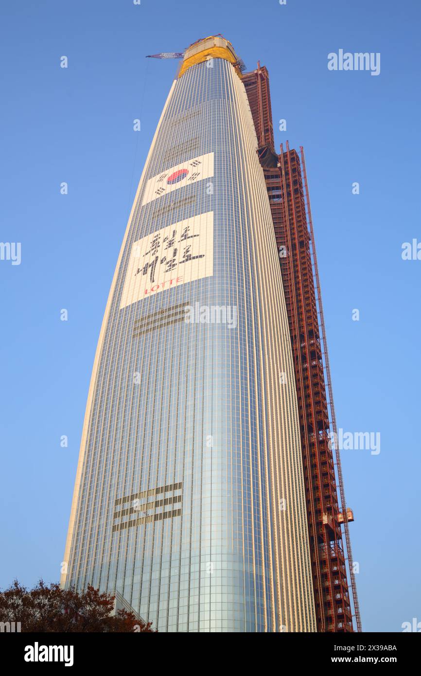 SEOUL - NOV 3, 2015: Lotte World Tower and Mall, According to project ...