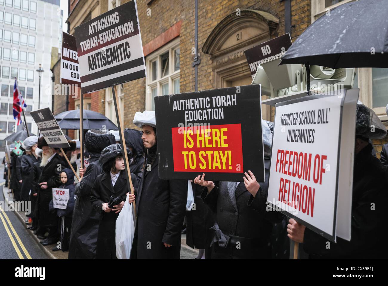 Torah schooling hi-res stock photography and images - Alamy