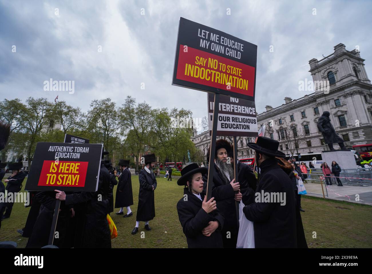 Ultra orthodox jewish yeshiva hi-res stock photography and images - Alamy