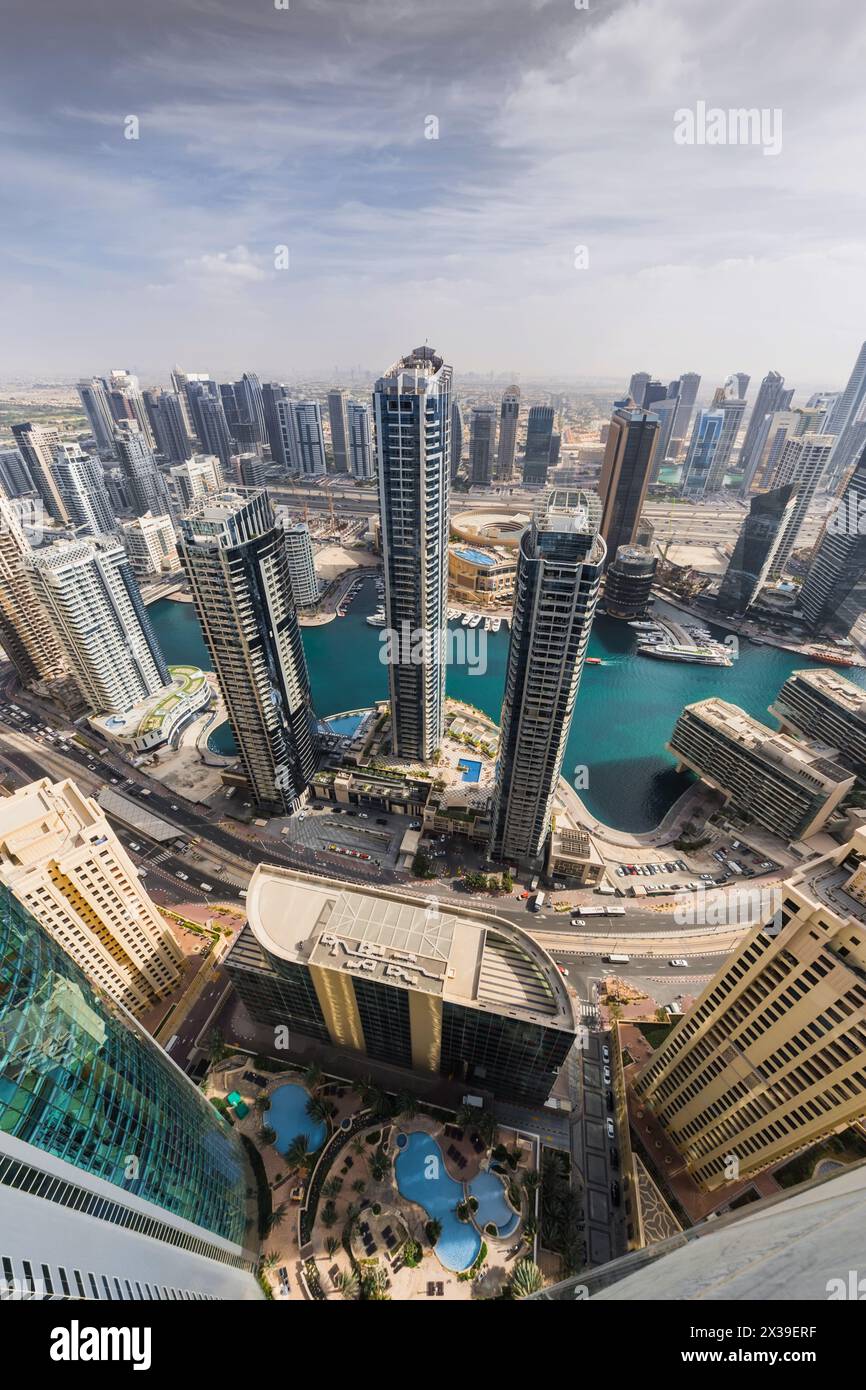 Dubai marina artificial canal hi-res stock photography and images - Alamy