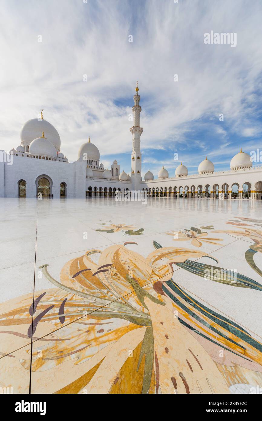 ABU DHABI, UAE - JAN 18, 2017: Sheikh Zayed Mosque is one of six ...