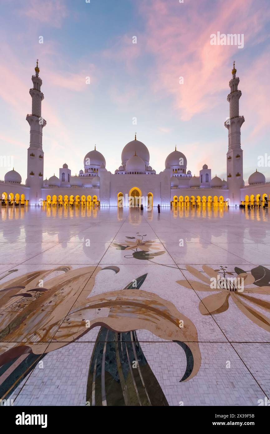ABU DHABI, UAE - JAN 18, 2017: Evening Sheikh Zayed Mosque is one of ...