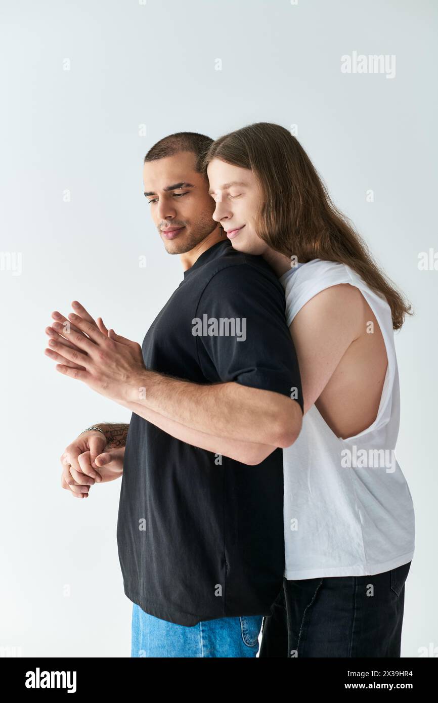 Wearing plain white tops hi-res stock photography and images - Alamy