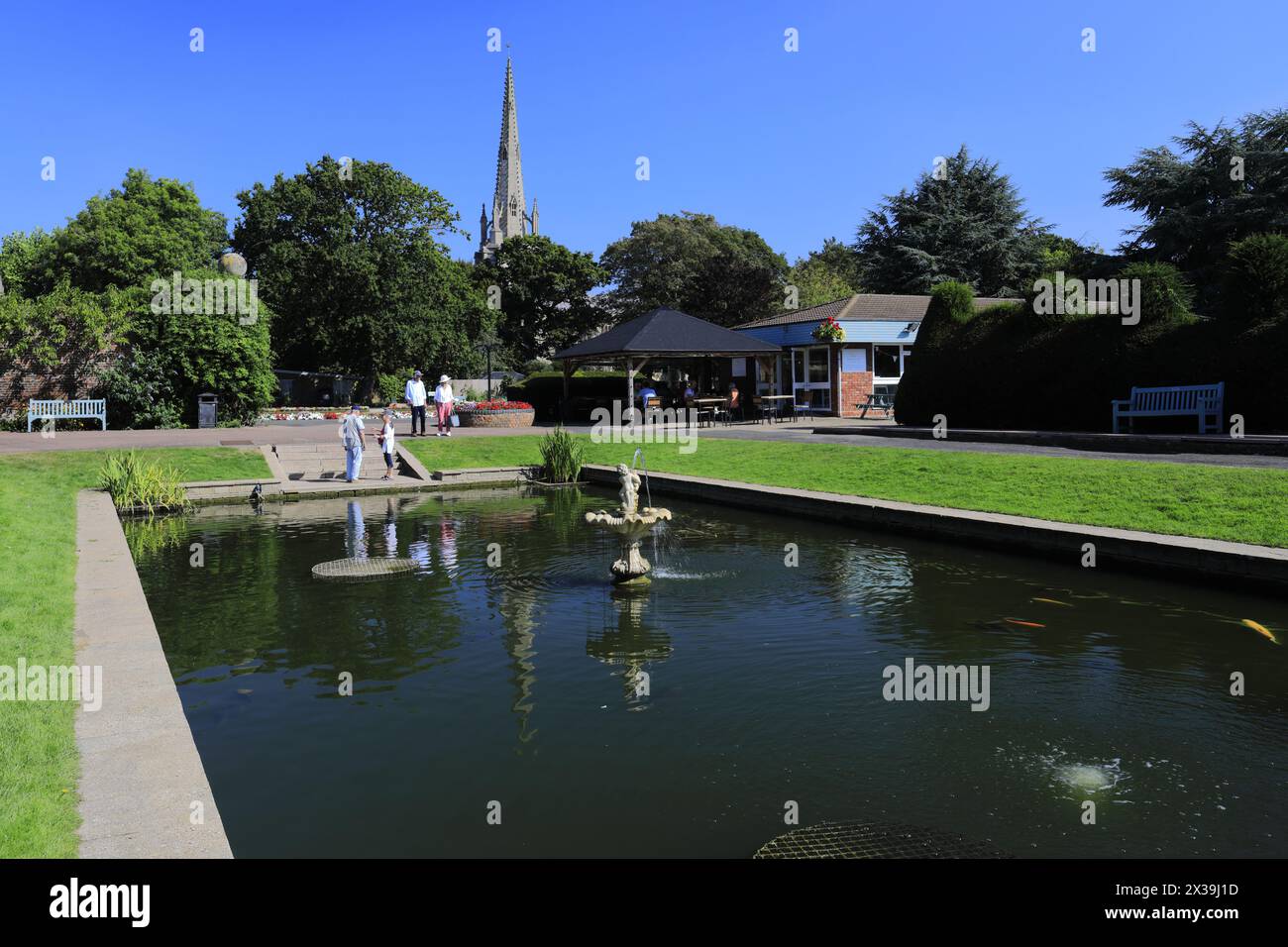 Spring flowers at Ayscoughfee Hall and gardens; Spalding town ...