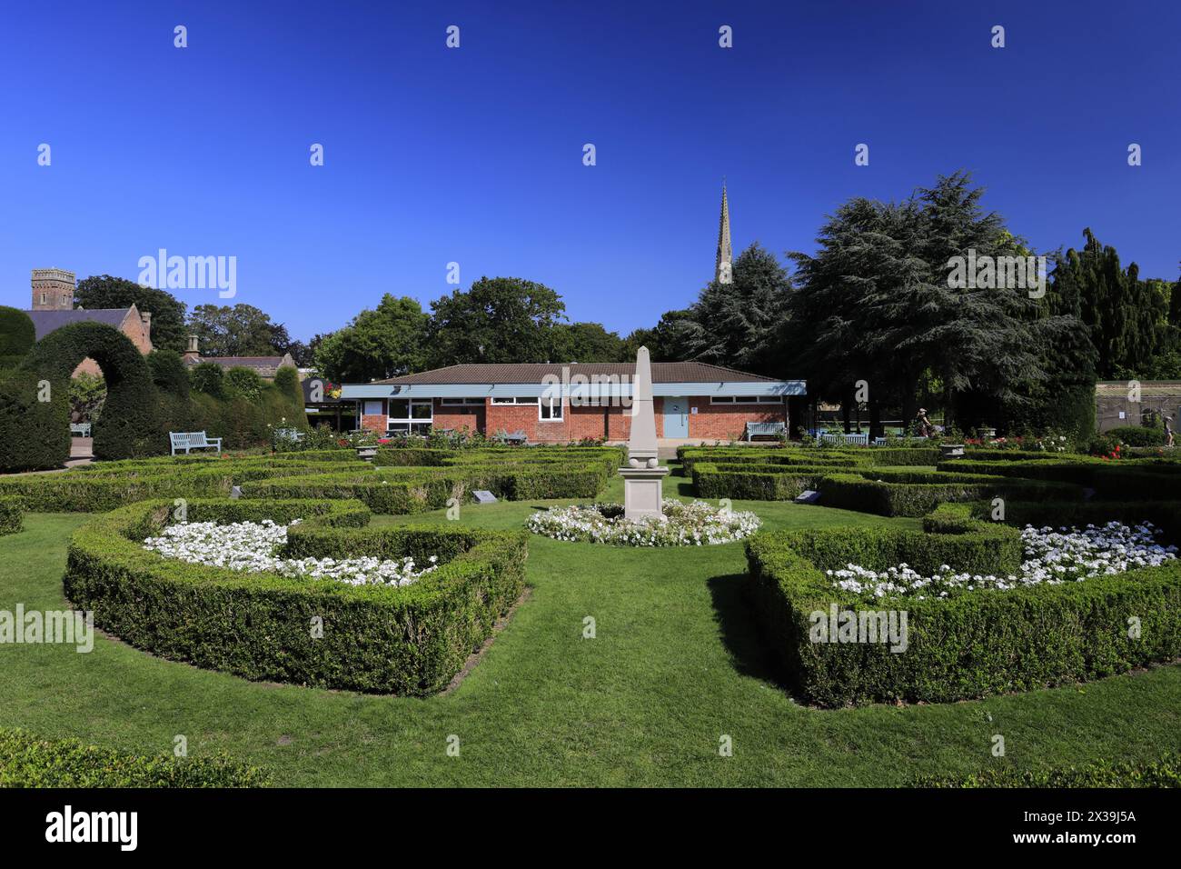 Spring flowers at Ayscoughfee Hall and gardens; Spalding town ...
