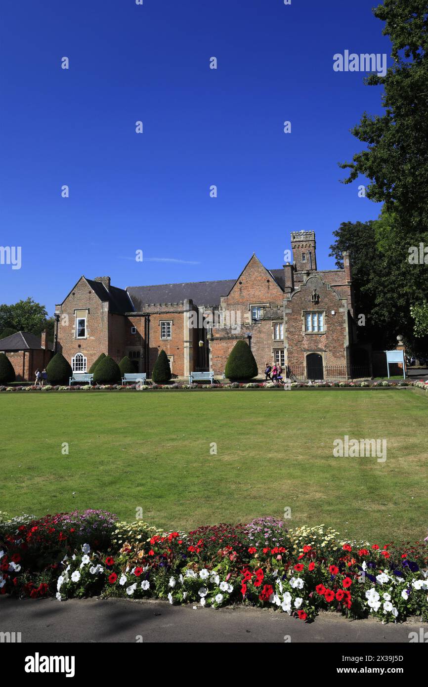 Spring flowers at Ayscoughfee Hall and gardens; Spalding town ...
