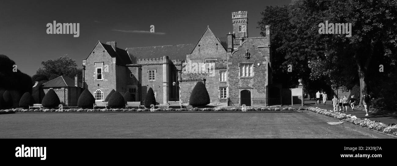 Spring flowers at Ayscoughfee Hall and gardens; Spalding town ...
