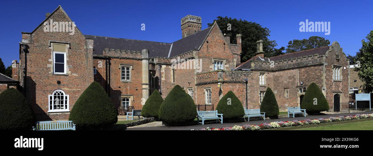 Spring flowers at Ayscoughfee Hall and gardens; Spalding town ...