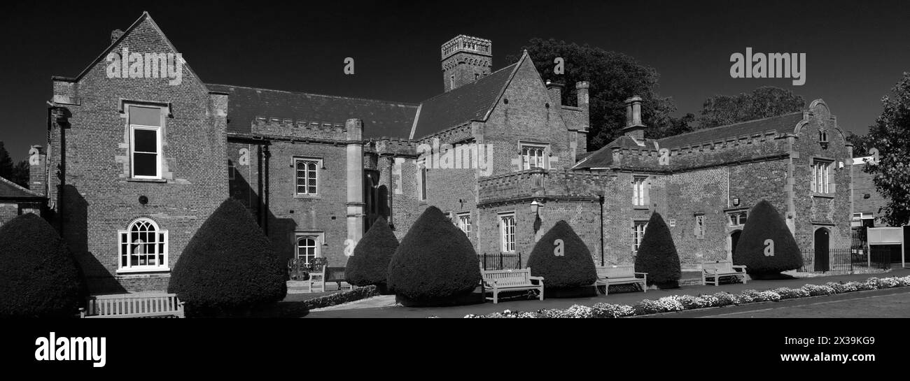 Spring flowers at Ayscoughfee Hall and gardens; Spalding town ...