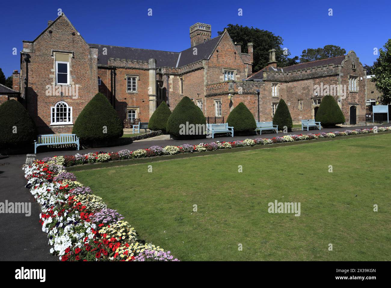Spring flowers at Ayscoughfee Hall and gardens; Spalding town ...