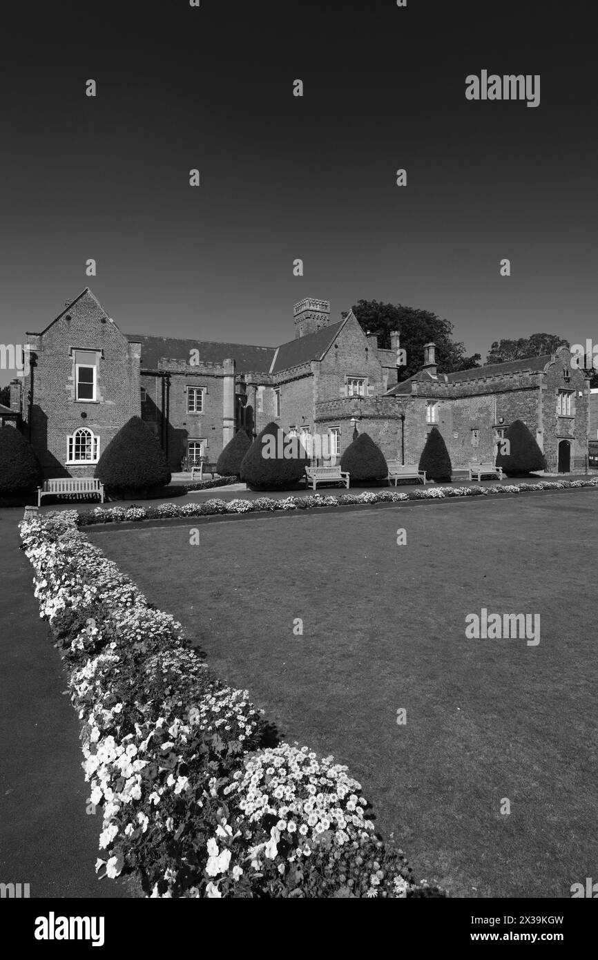 Spring flowers at Ayscoughfee Hall and gardens; Spalding town ...
