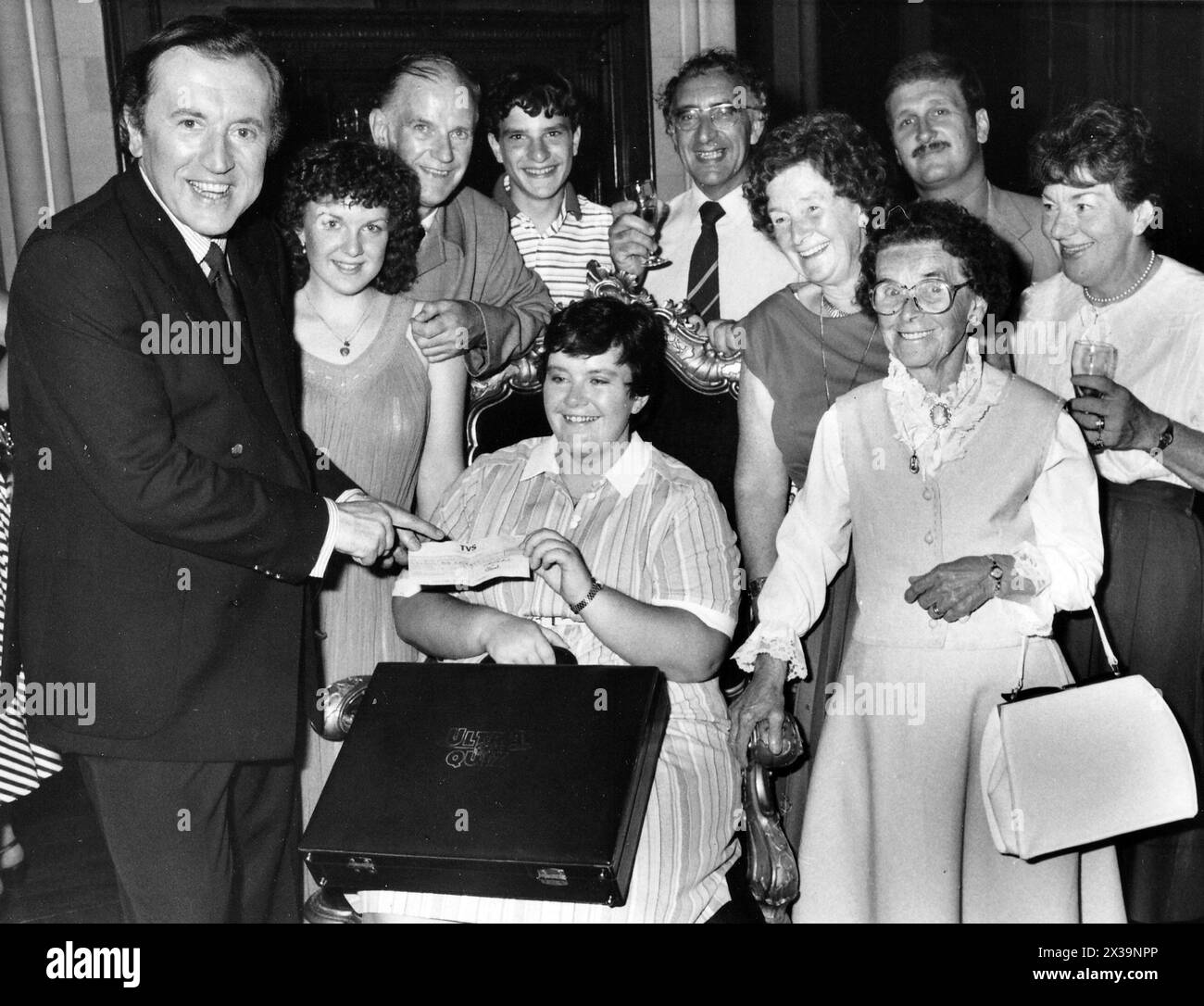 TVS's ULTRA QUIZ WINNER LYNDA KENT FROM OLDHAM, RECEIVES HER £10,000 ...