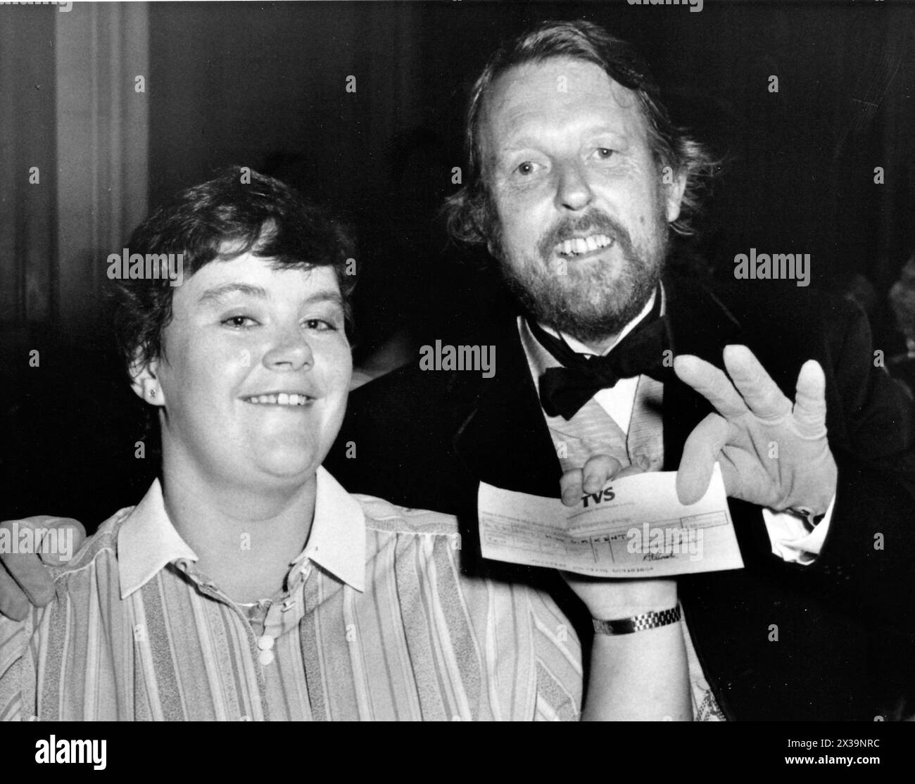 TVS's ULTRA QUIZ WINNER LYNDA KENT FROM OLDHAM, RECEIVES HER £10,000 ...