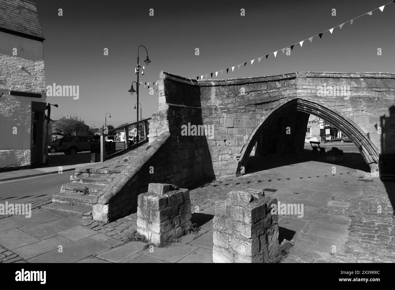 The Trinity Bridge, a 14th Century three-way stone arch bridge ...