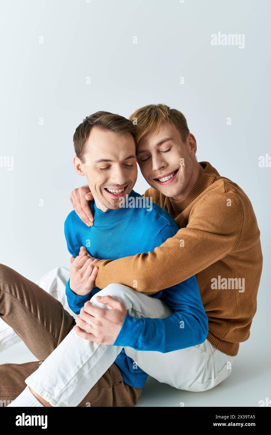 Couple tightly hugging hi-res stock photography and images - Alamy
