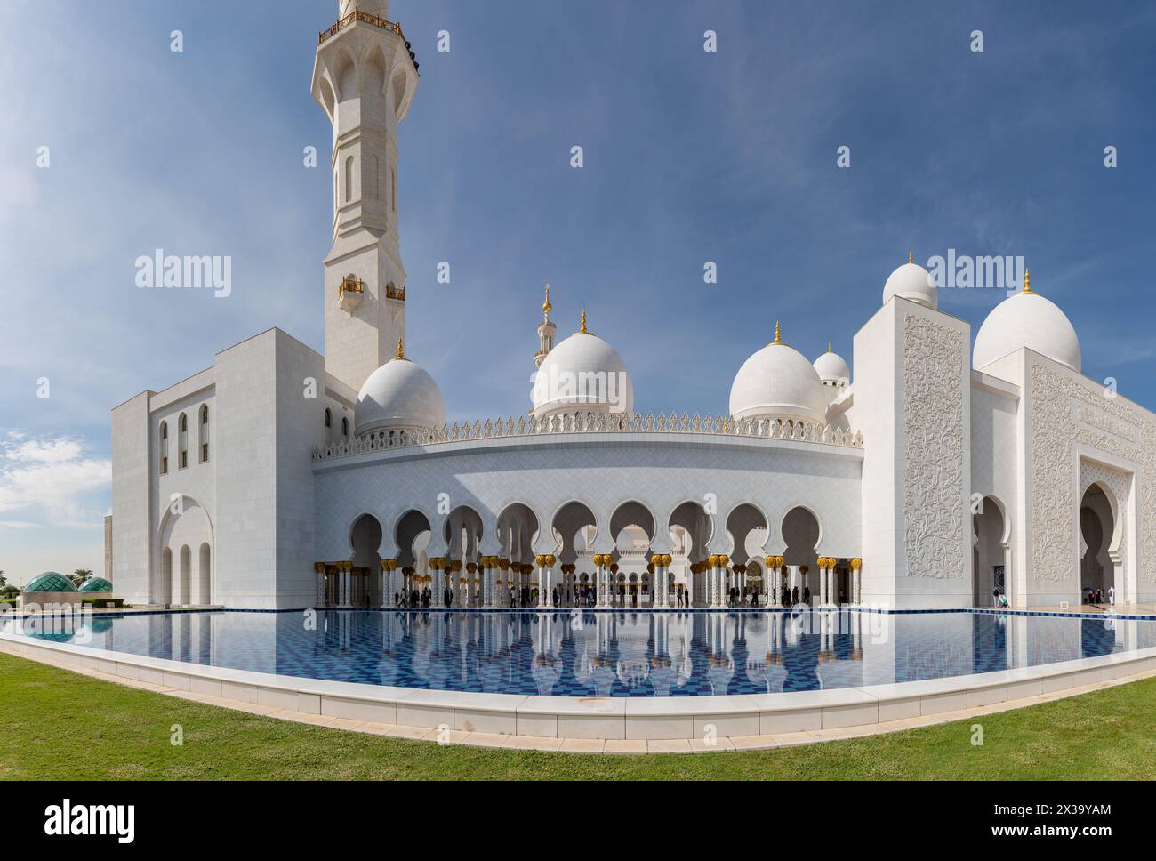 A picture of the Sheikh Zayed Grand Mosque as seen from the outside ...
