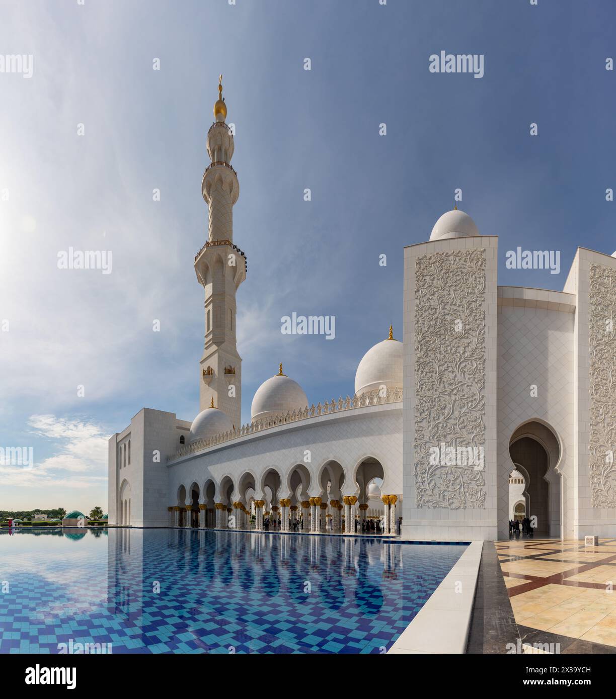 A picture of the Sheikh Zayed Grand Mosque as seen from the outside ...