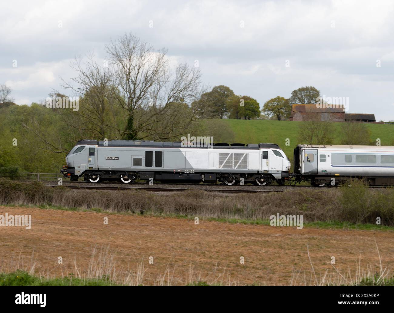 Chiltern Railways class 68 diesel locomotive No. 68010 "Oxford Flyer ...