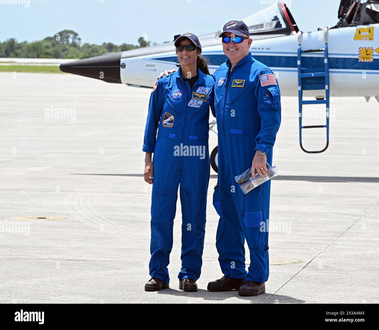 NASA Astronauts Suni Williams (l) and Butch Wilmore pose for the media ...