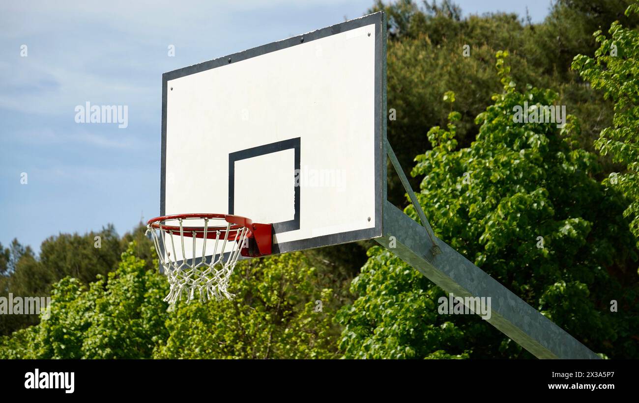 Basketball hoop in the park hi-res stock photography and images - Alamy