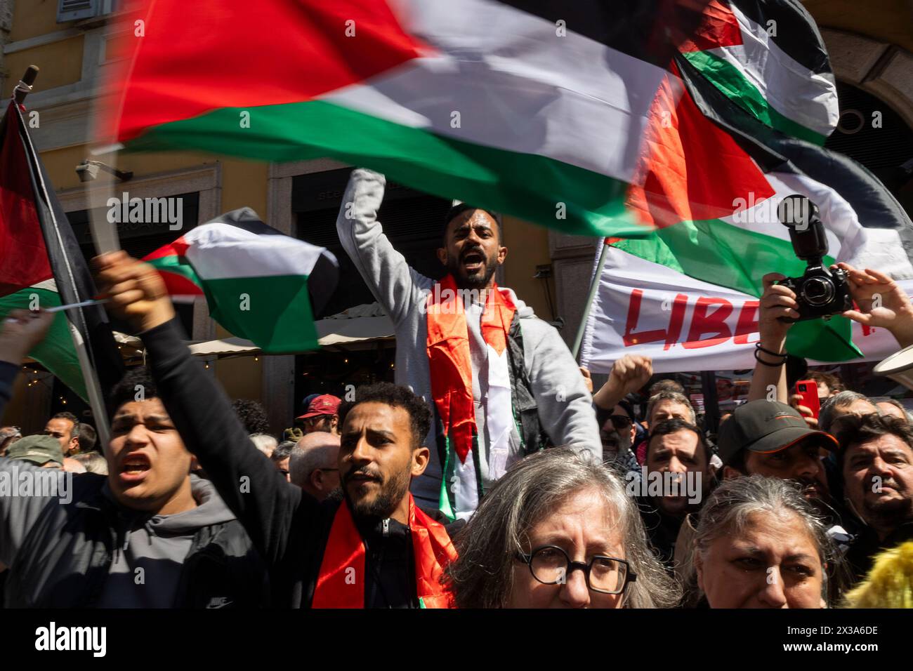 Milano, Italy. 25th Apr, 2024. Palestinian activists chant slogans ...