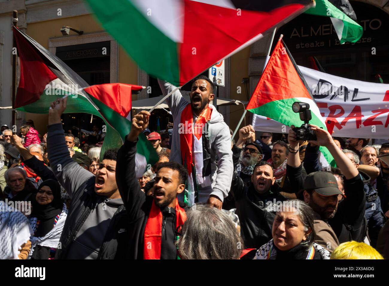 Milano, Italy. 25th Apr, 2024. Palestinian activists chant slogans ...