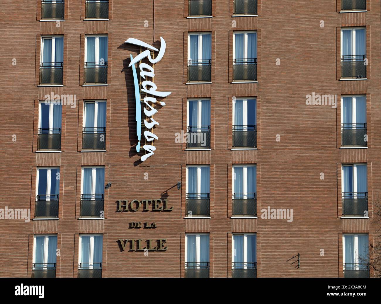 Radisson logo hi-res stock photography and images - Alamy