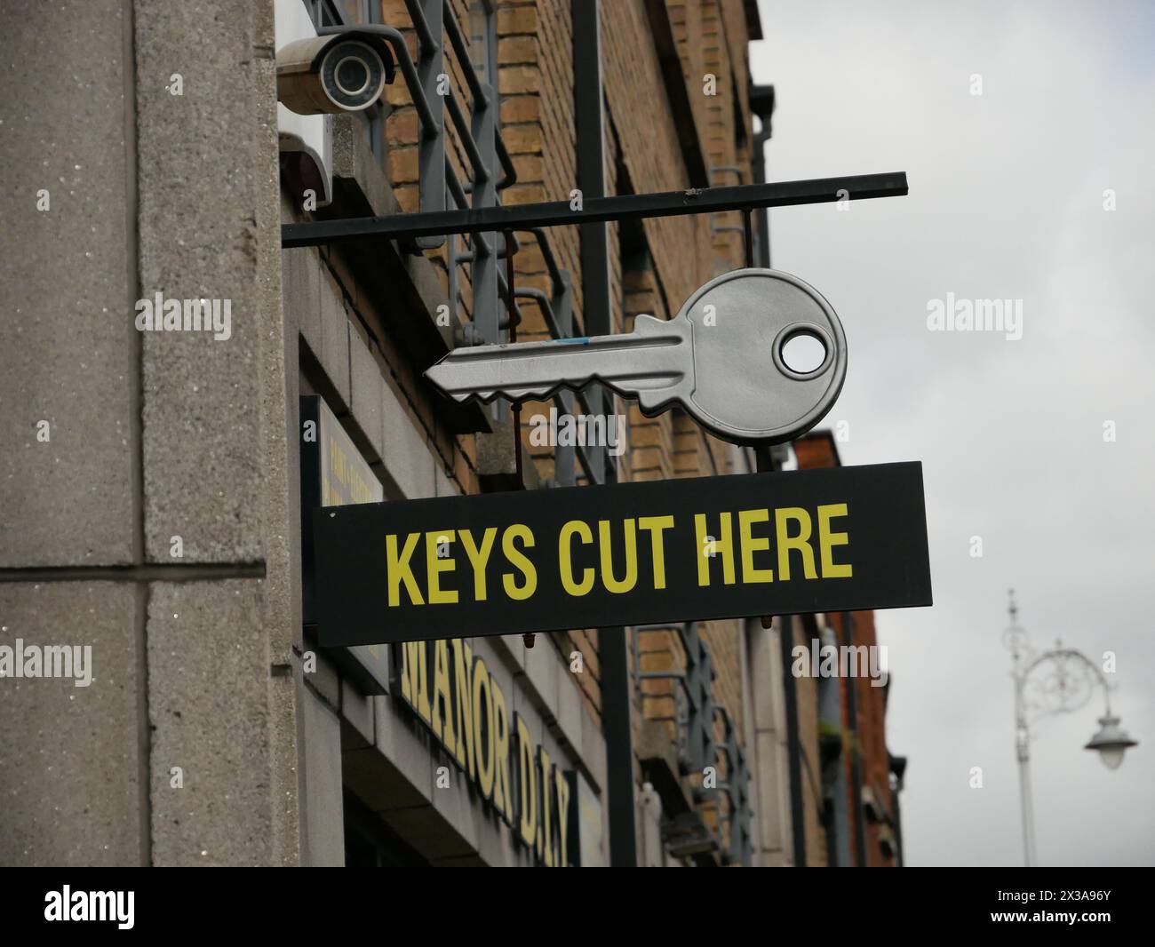 Key cutting shop sign Stock Photo - Alamy