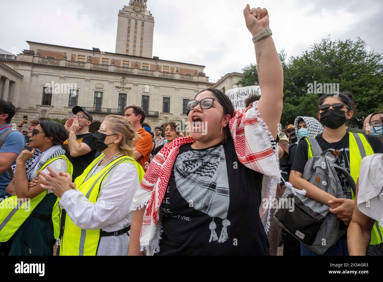 Austin, Tx, USA. 25th Apr, 2024. UT alumnus GABRIELA TORRES shouts as ...
