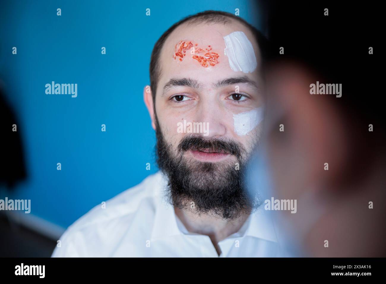 Death scene in movie hi-res stock photography and images - Alamy