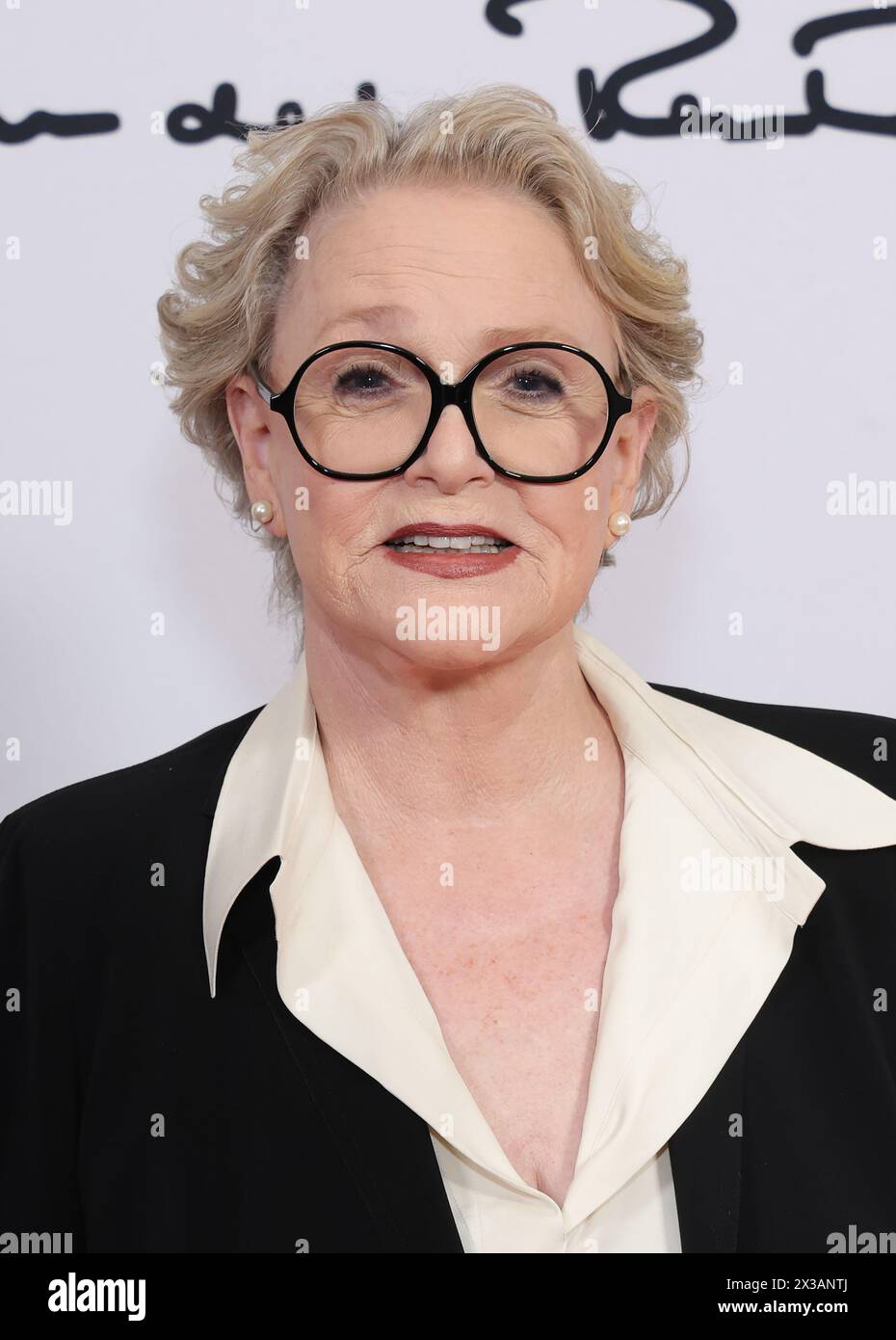 BEVERLY HILLS, CA - APRIL 25: Sharon Gless at 35th Annual Colleagues ...