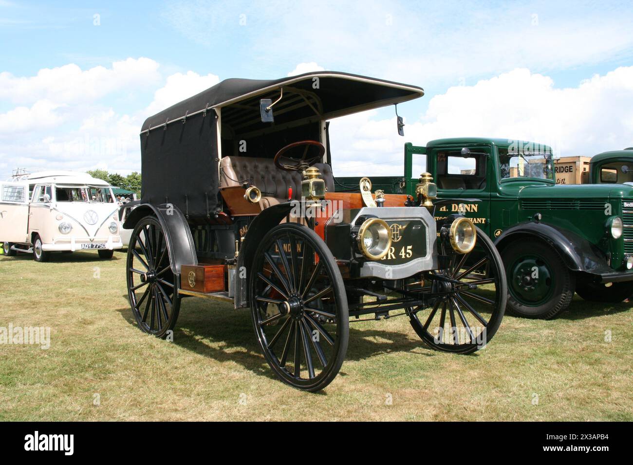 INTERNATIONAL HARVESTER CO. AUTO WAGON OF 1910 Stock Photo - Alamy