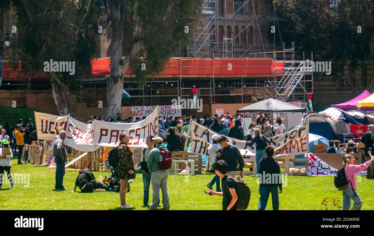 Los Angeles, USA. 25th April, 2024. An encampment protesting the war in ...