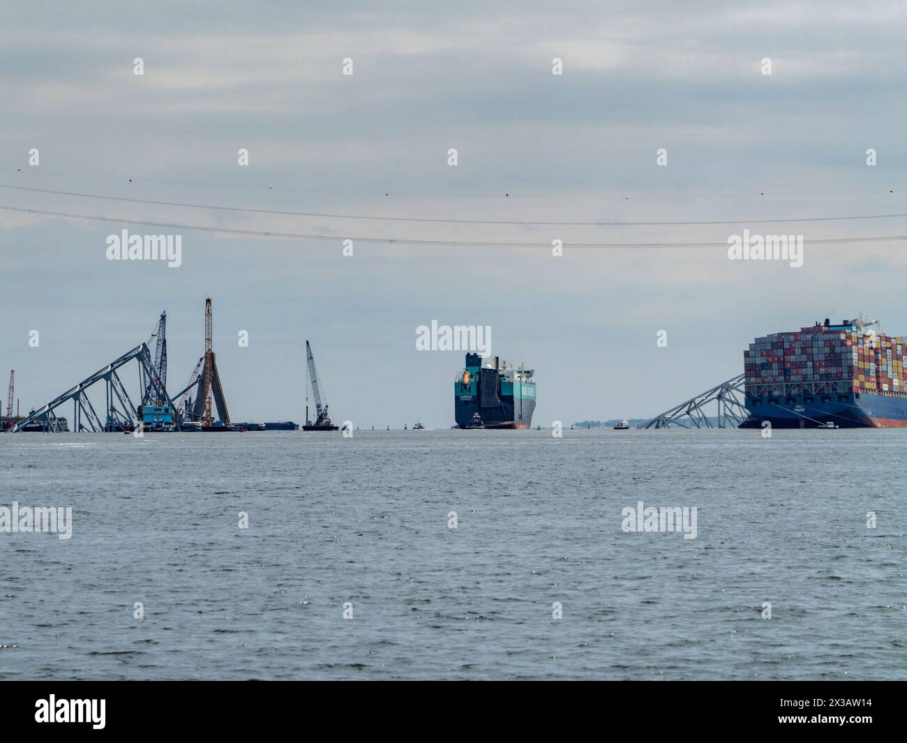 Open top cargo vessel hi-res stock photography and images - Alamy