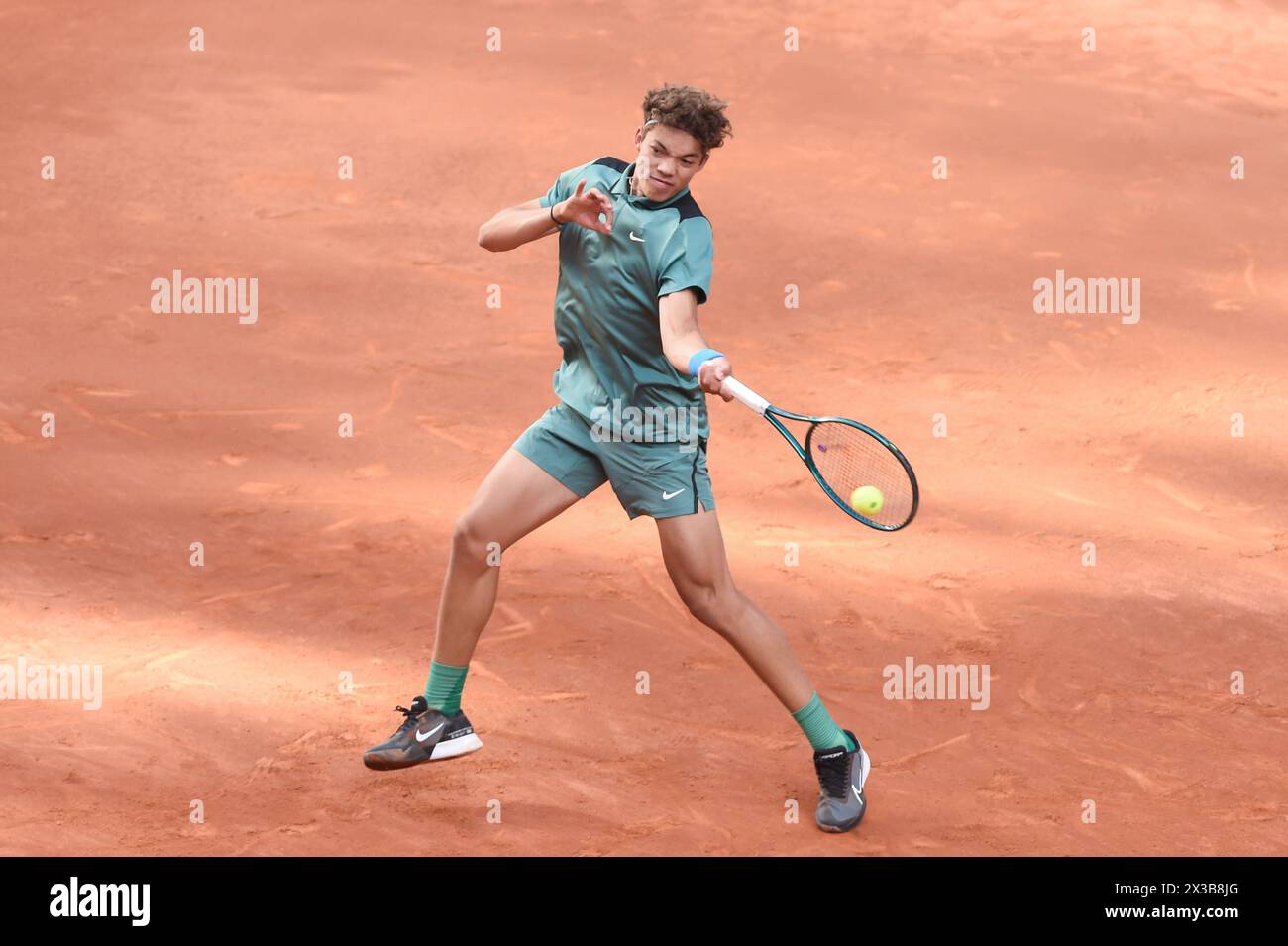 Madrid, Spain. 25th Apr, 2024. Darwin Blanch returns the ball during ...