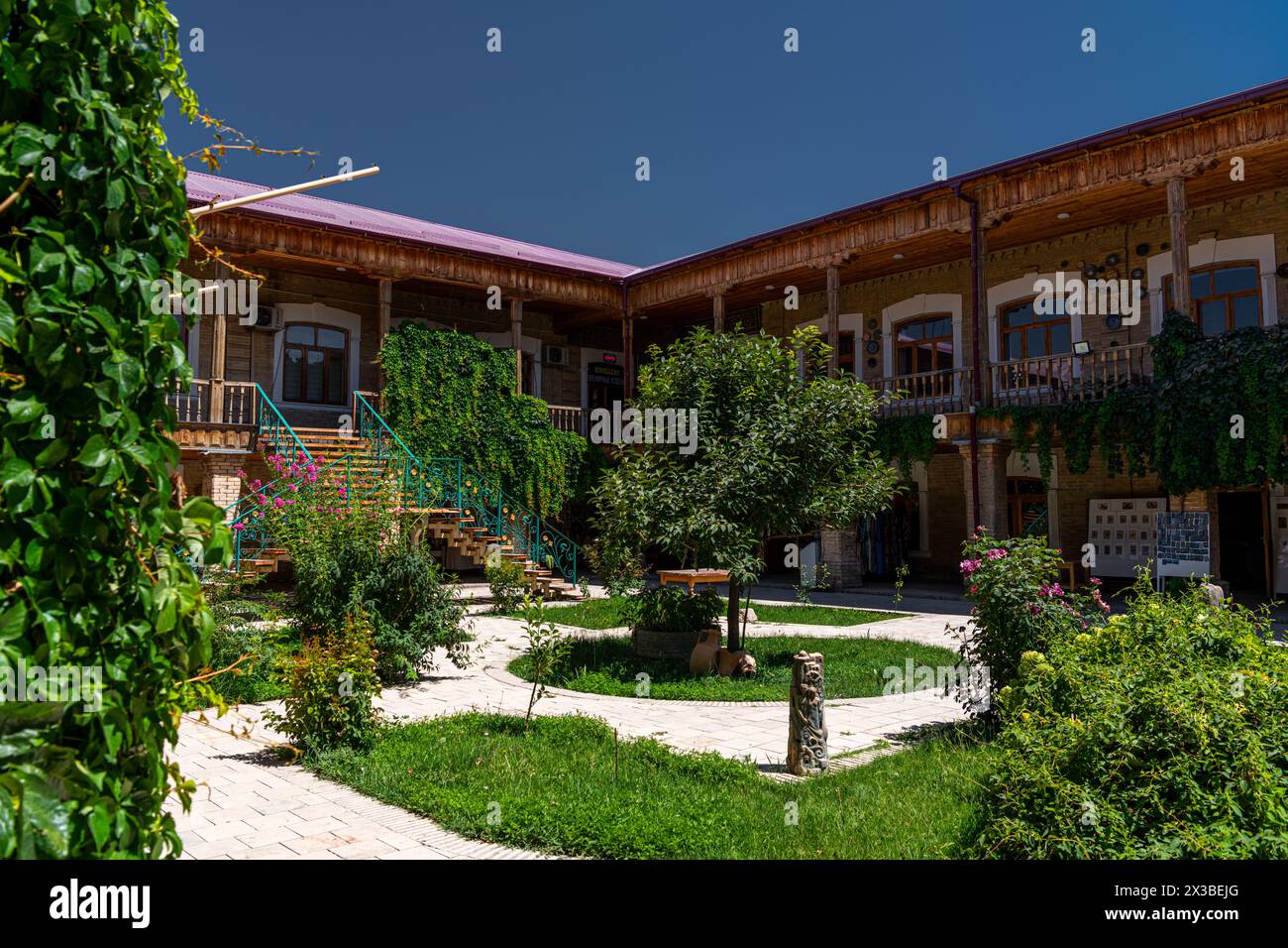 Backyard of the traditional uzbek house in Samarkand, Uzbekistan Stock ...